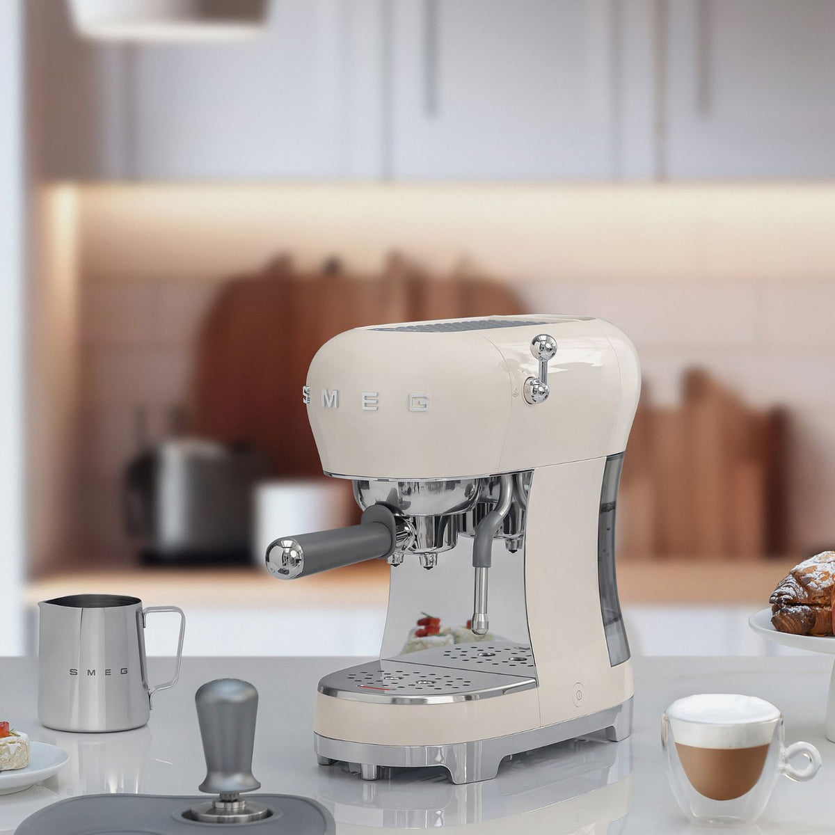 Smeg Manual Espresso Coffee Machine #ECF02CRUS - Cream – ECS Coffee